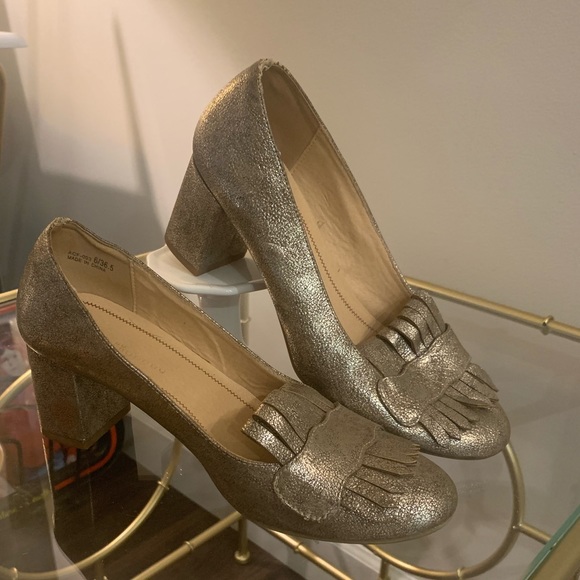 CL by Laundry | Shoes | Cl By Laundry Sz 6 Fringe Retro Gold Metallic ...